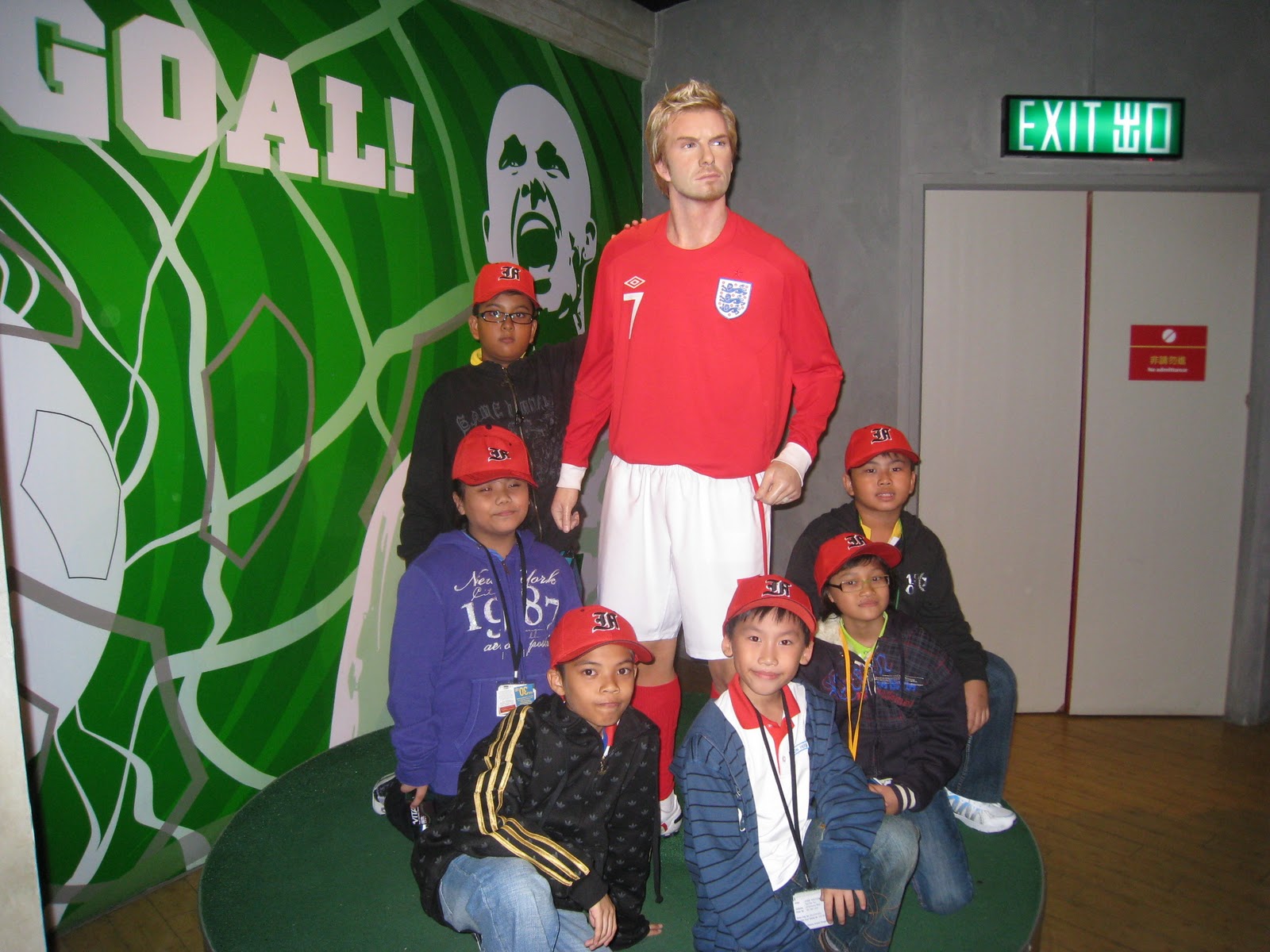 Greendale Primary @Blog IT: At the Victoria Peak and Madame Tussauds ...